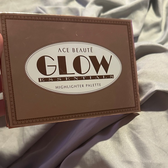 Ace Beaute | Makeup | Ace Beaute Glow Essentials Highlighter Palette ...